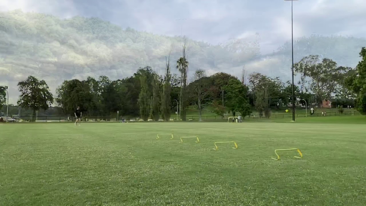 Fly in mini hurdle wicket run - YouTube