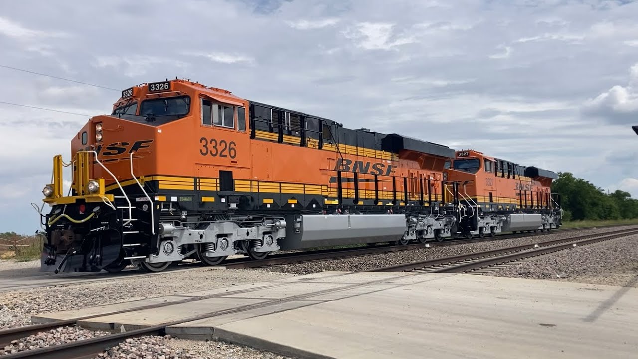 BNSF ES44ACH Duo on the Test Track (June 19, 2024) - YouTube