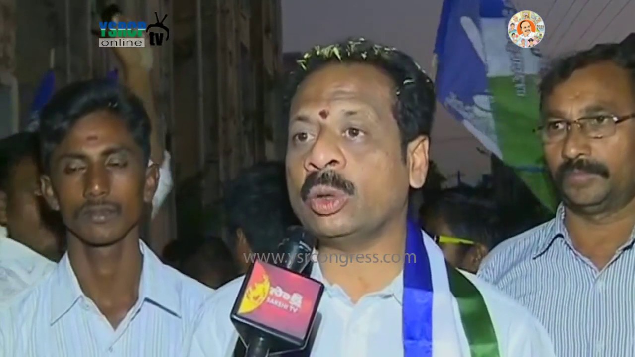 YSRCP Leader Mutta Sasidhar in Gadapa Gadapaku YSR programme in ...