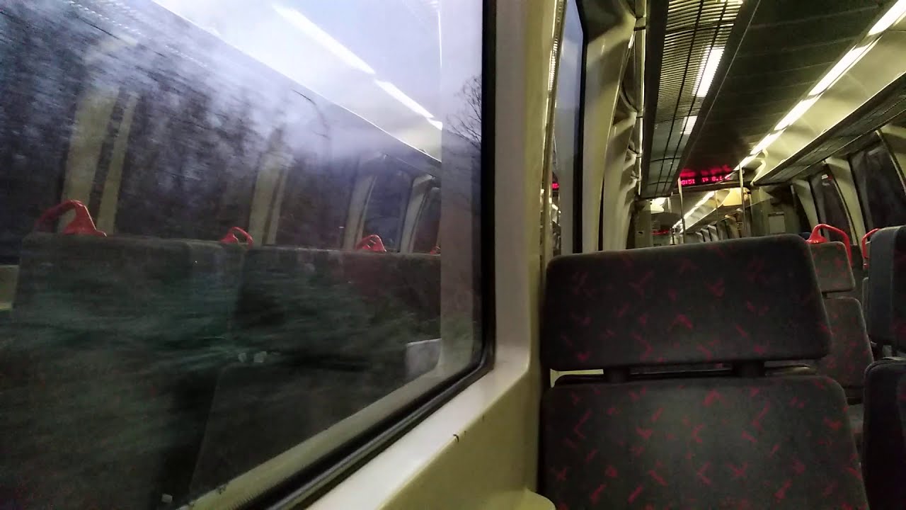Viajando en tren diesel de FEVE serie 2600 - YouTube