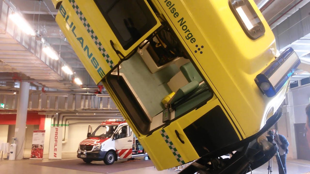johan modig åker ambulans - YouTube