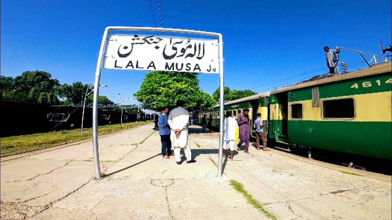 Walking In Lala Musa Railway Station @EastWalks - YouTube