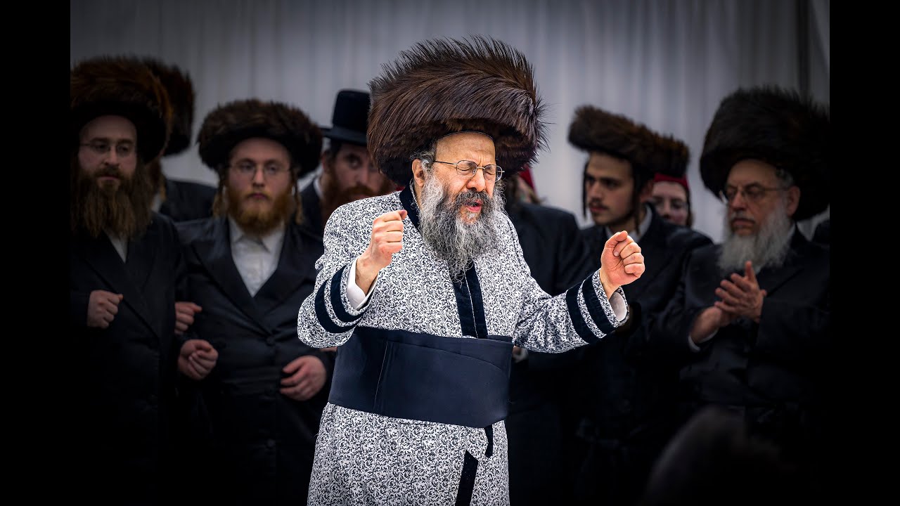 Purim At Bobov 45 Part 2 | 'פורים - טרינק סעודה אצל כ''ק אדמו''ר מבאבוב ...