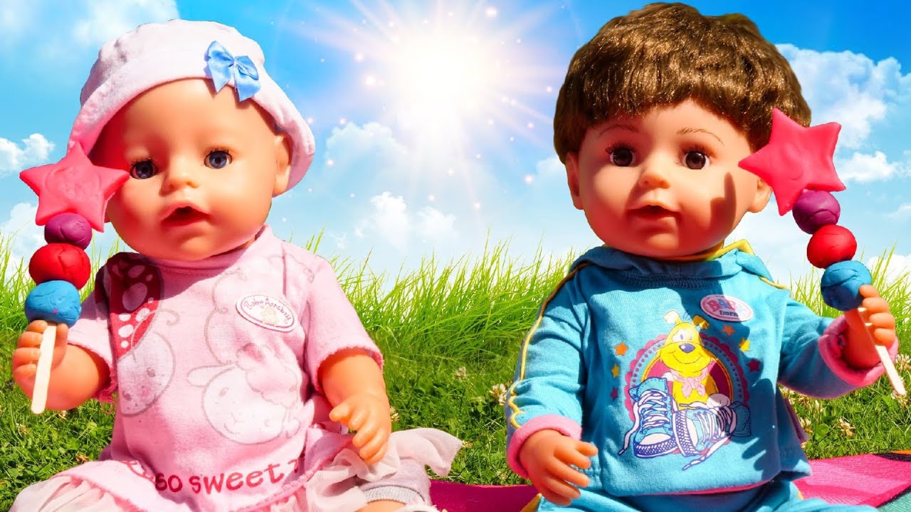 Baby dolls videos & Baby Born dolls - Feeding baby dolls with Play-Doh ...