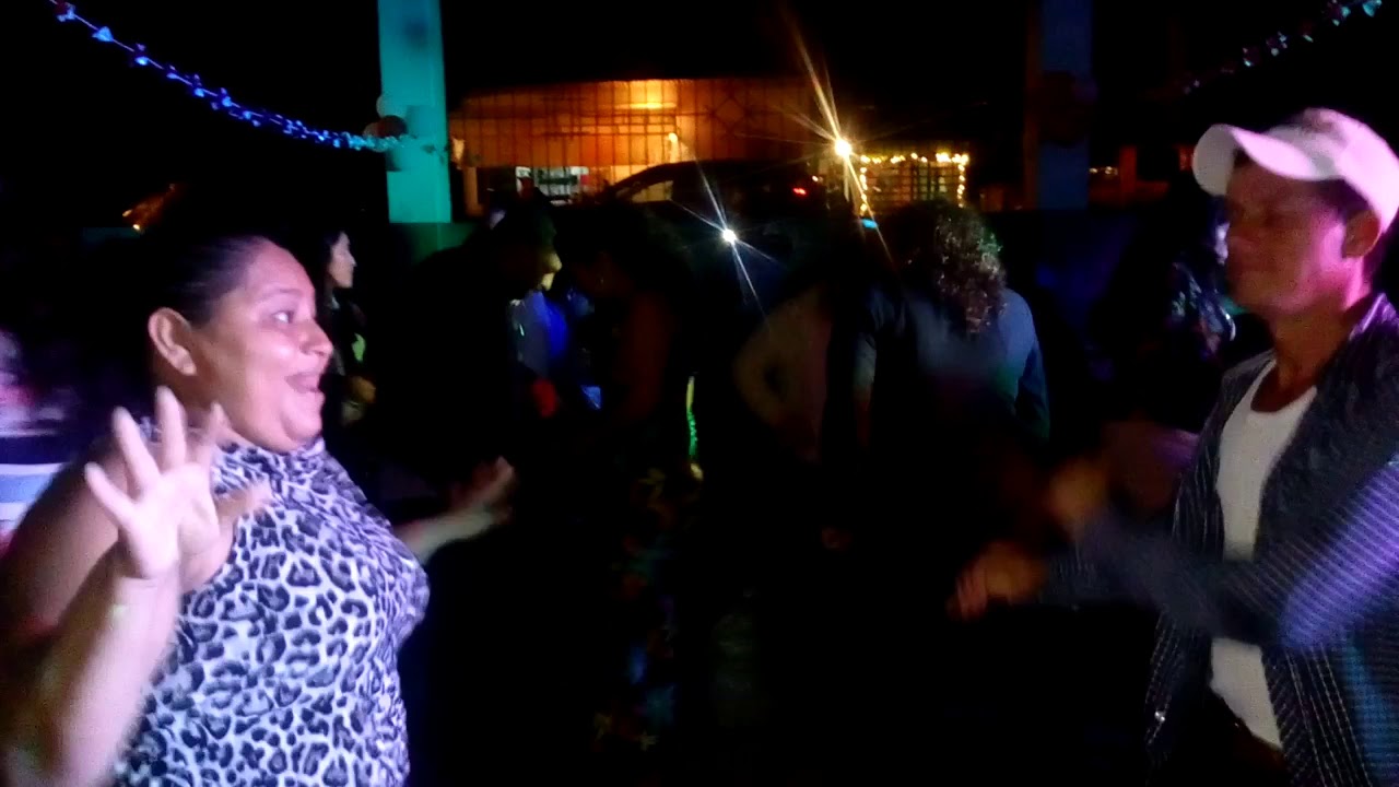 ANACLETO EN JUARITO MUY BIEN BAILADO - YouTube