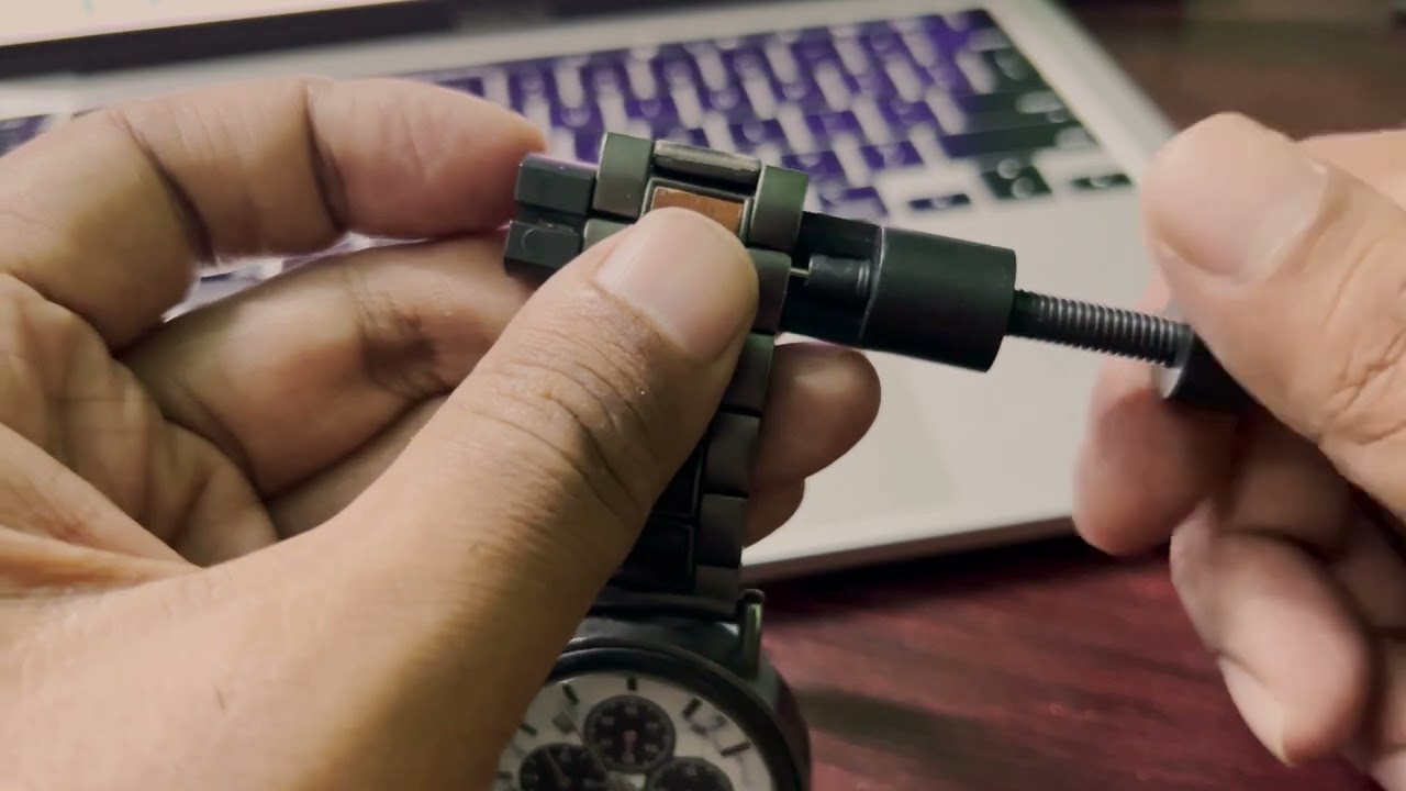 Adjusting Strap of Samaya Watch - YouTube