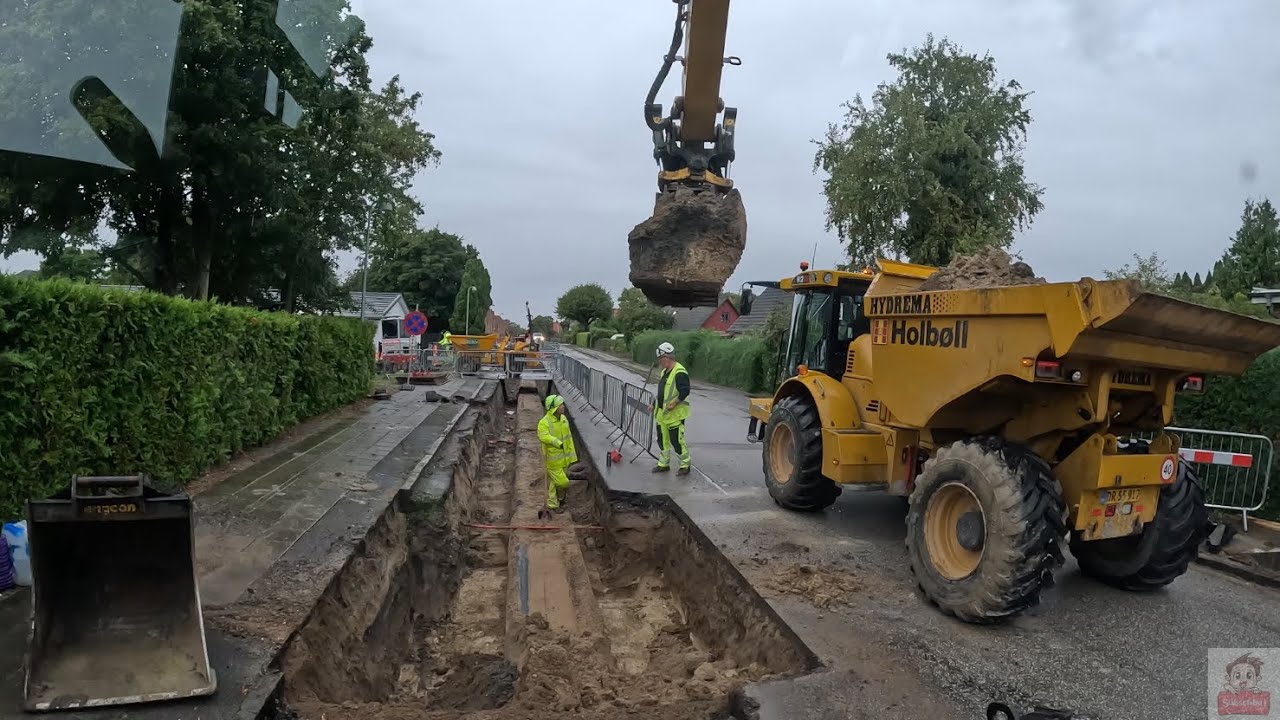 Digging In The Rain! - YouTube