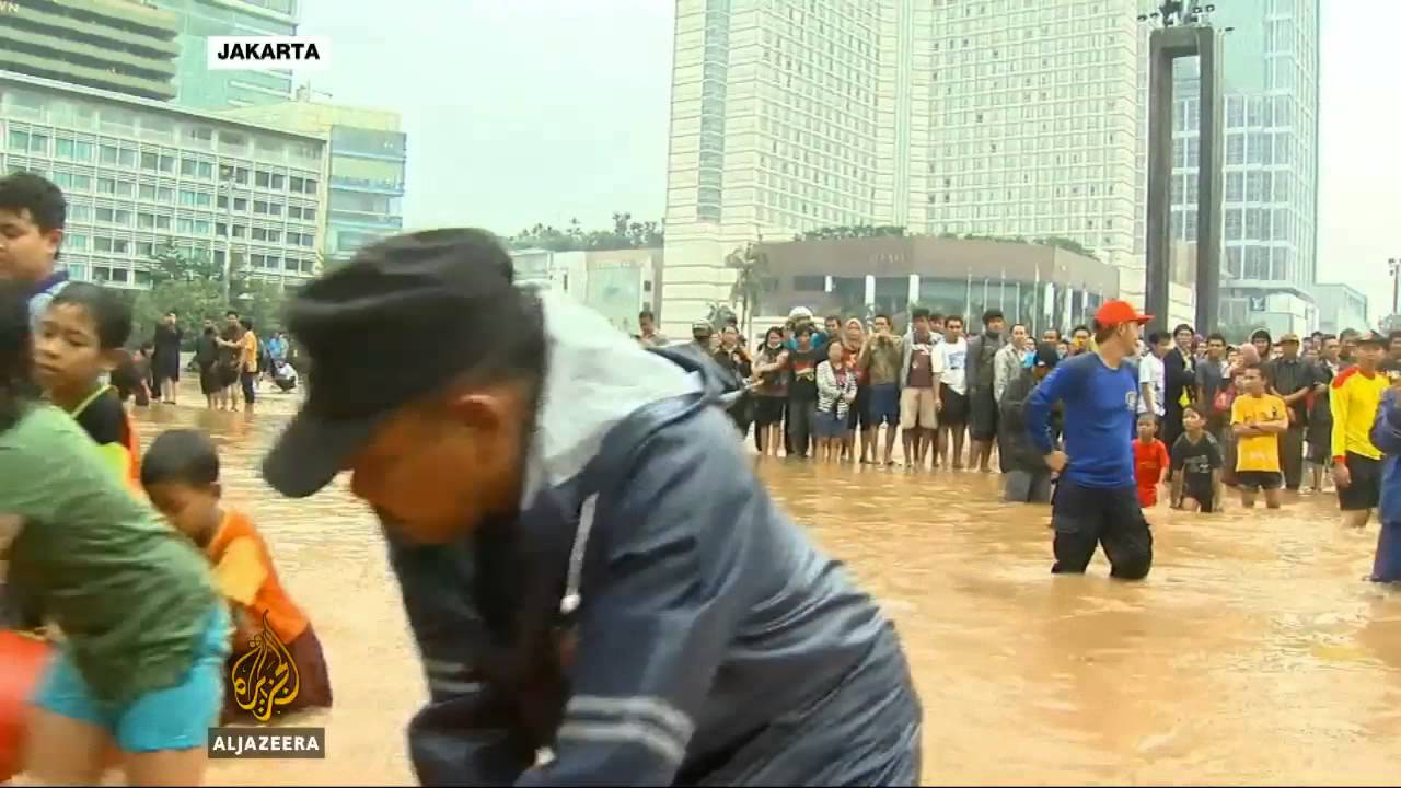 Step Vaessen o poplavama u Jakarti - Al Jazeera Balkans - YouTube