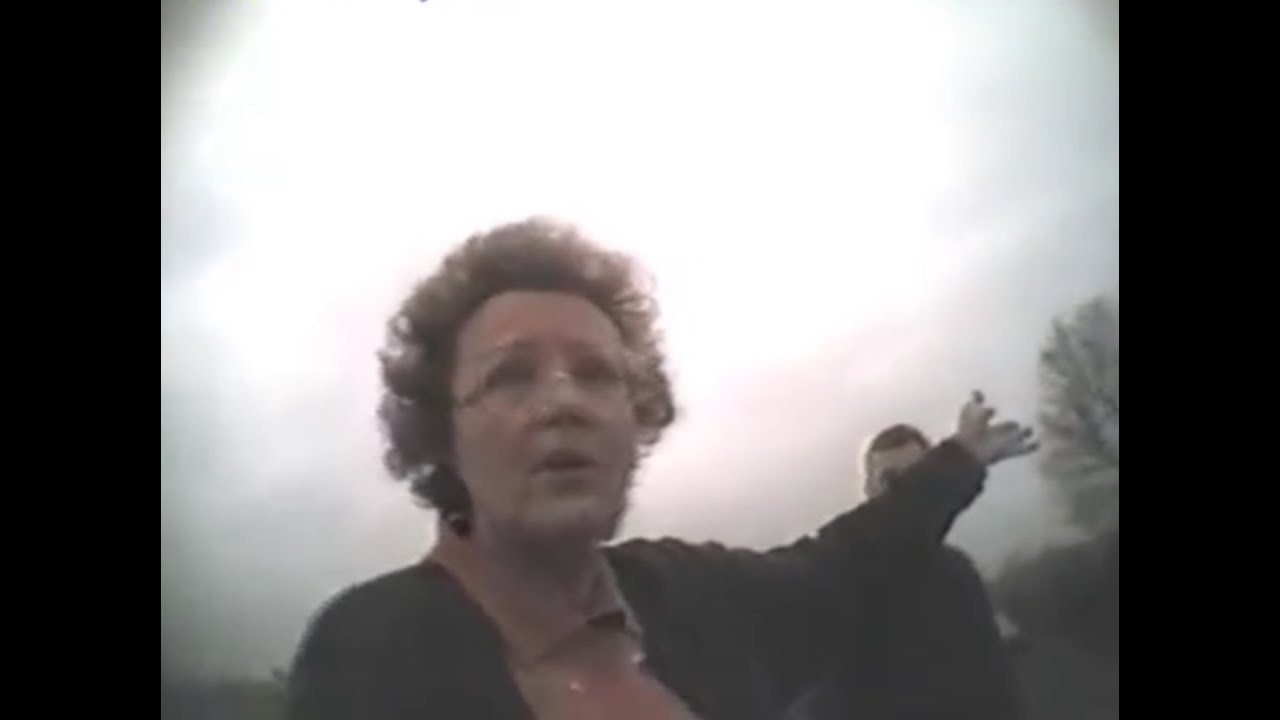 Marlene & Nigel Masters Obstructing Horse Riders (1996) - YouTube