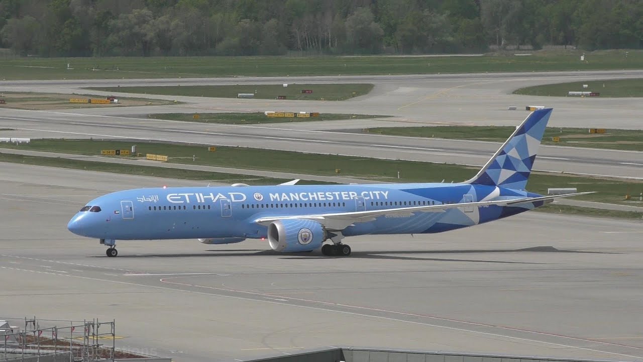 Etihad's Manchester City Dreamliner at Zürich-Kloten (with live ATC ...