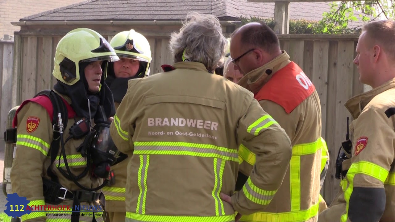 Grote brand vervoers auto en boot in garage in Groenlo - YouTube