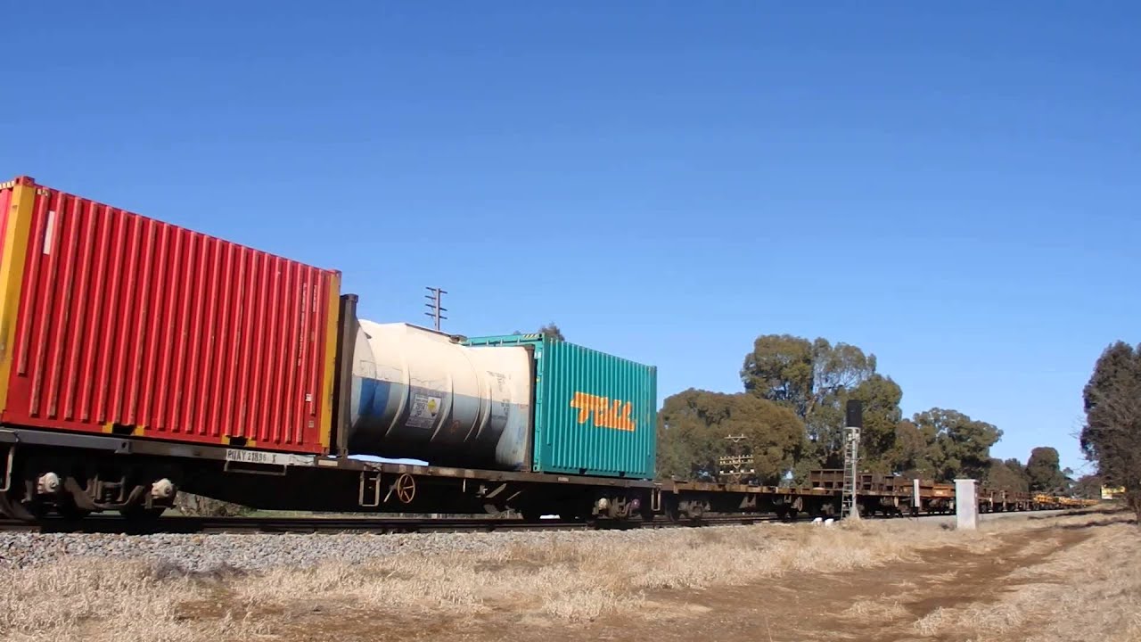 Junee Trains NR25, AN3, NR94 & NR50 with 3MW2 - YouTube