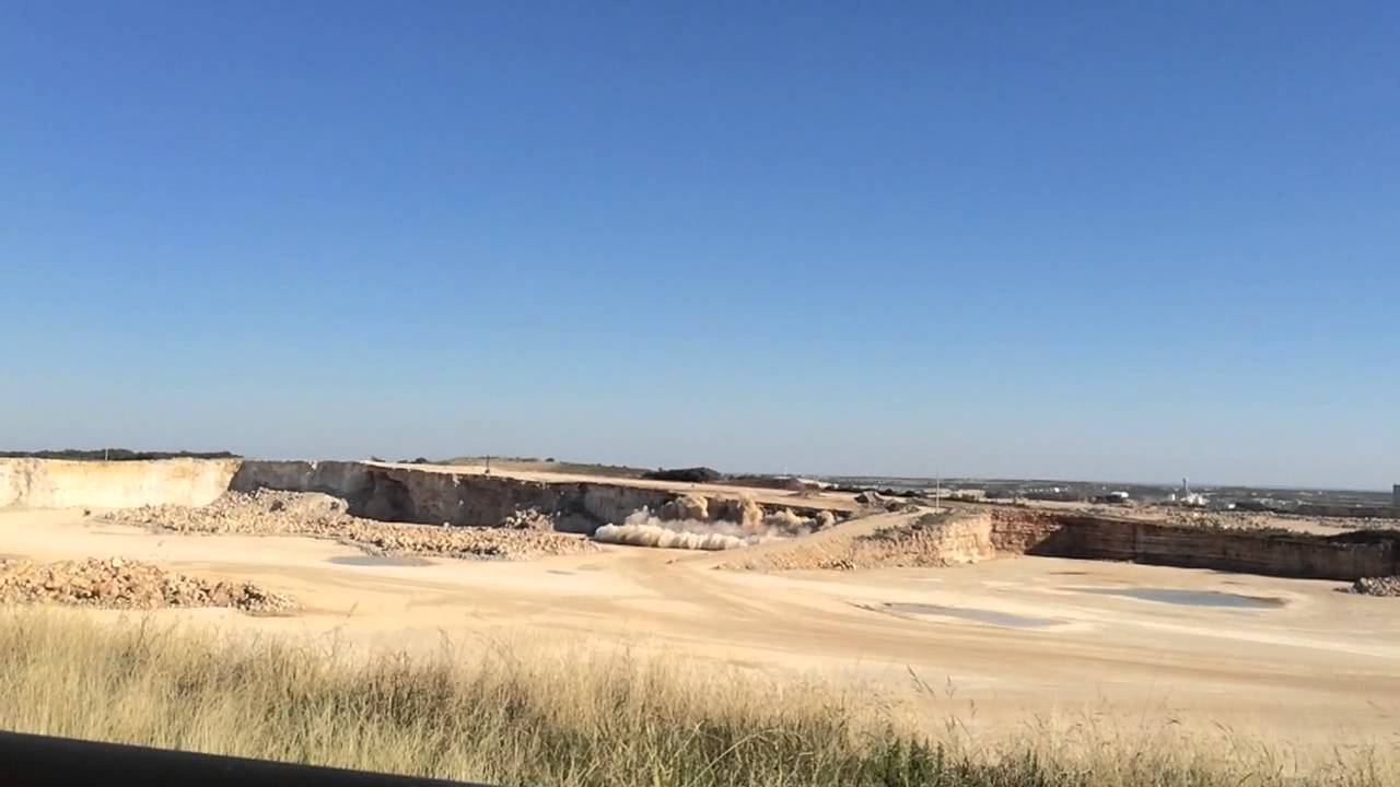 Cemex's Balcones Quarry sets off a precision blast. - YouTube