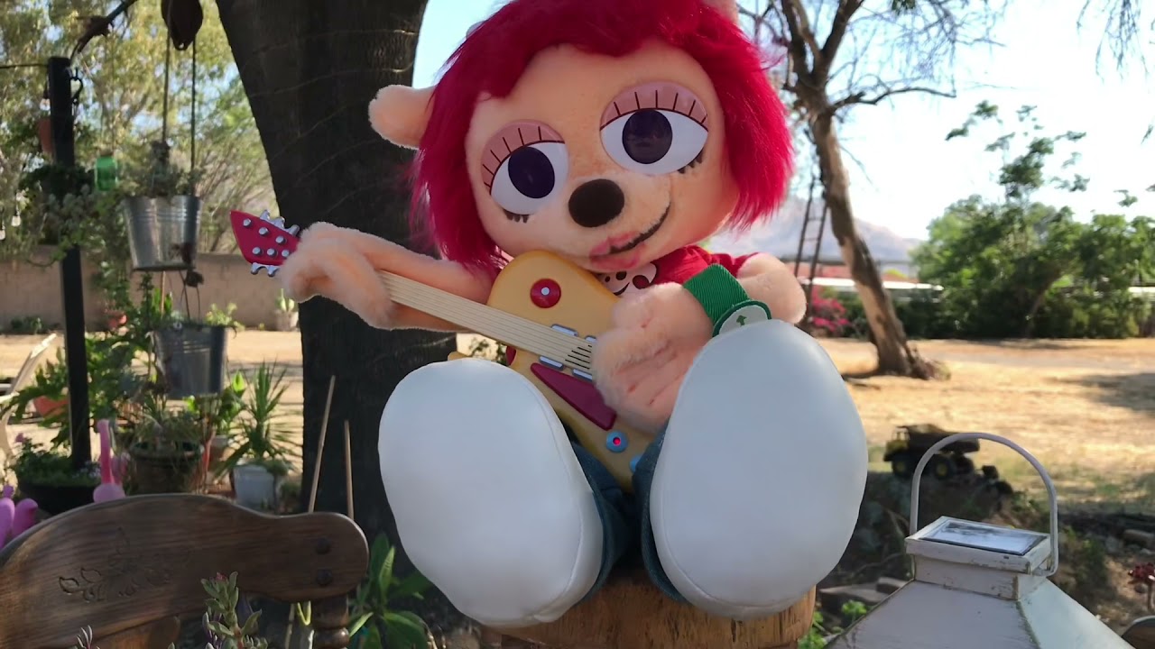 Um Jammer Lammy Playing The Guitar plush!! parappa the rapper - YouTube