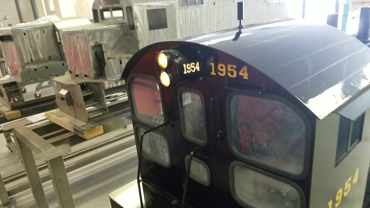 Backyard Train Co 7.5" gauge NW2 switcher - YouTube