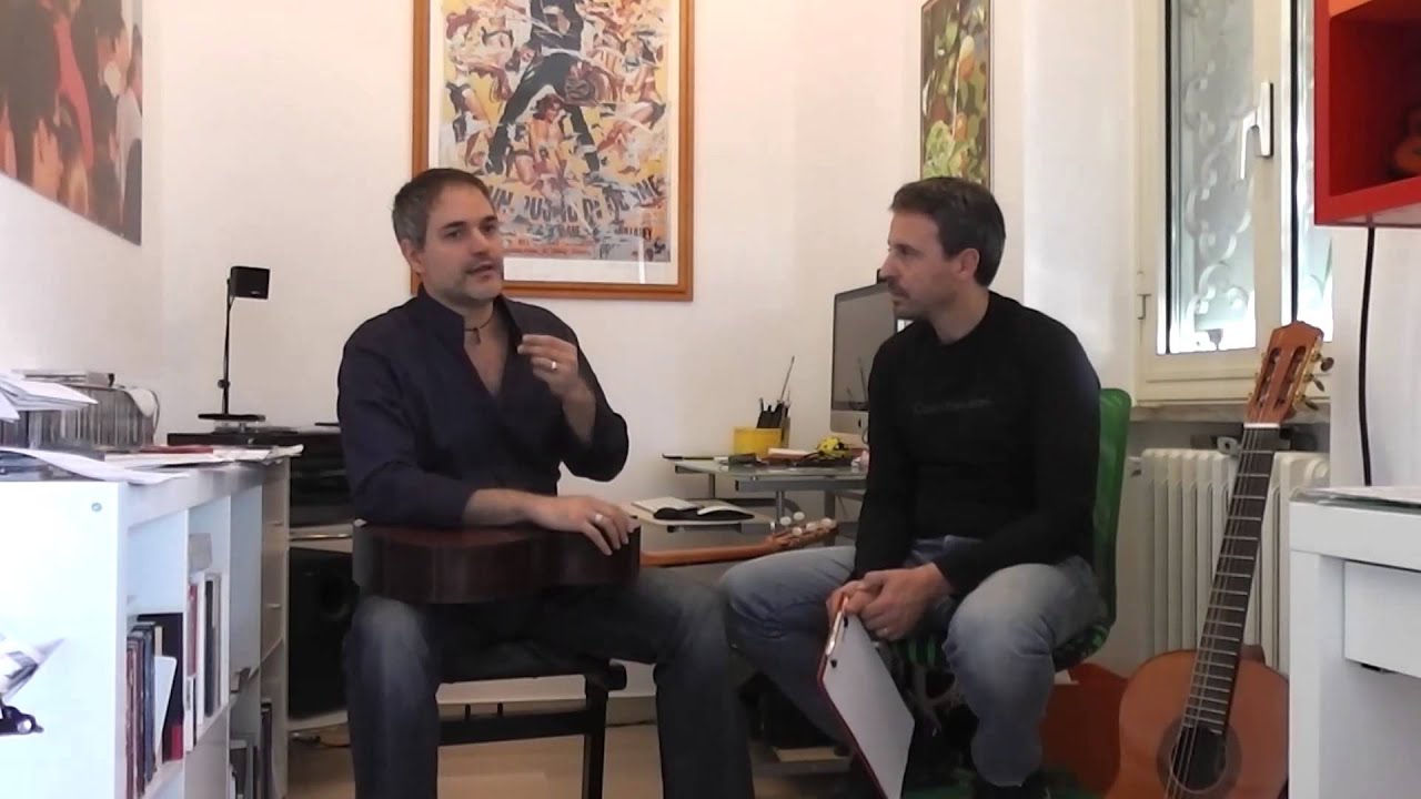 Gabriele Curciotti: la cura delle unghie - YouTube