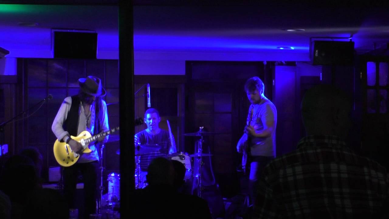 The Troy Redfern Band at the Albion Hastings 19/8/16 - YouTube