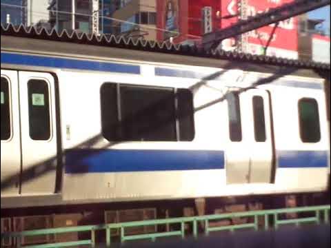 E233系1000番台 快速列車通過 and E531系発車 - YouTube