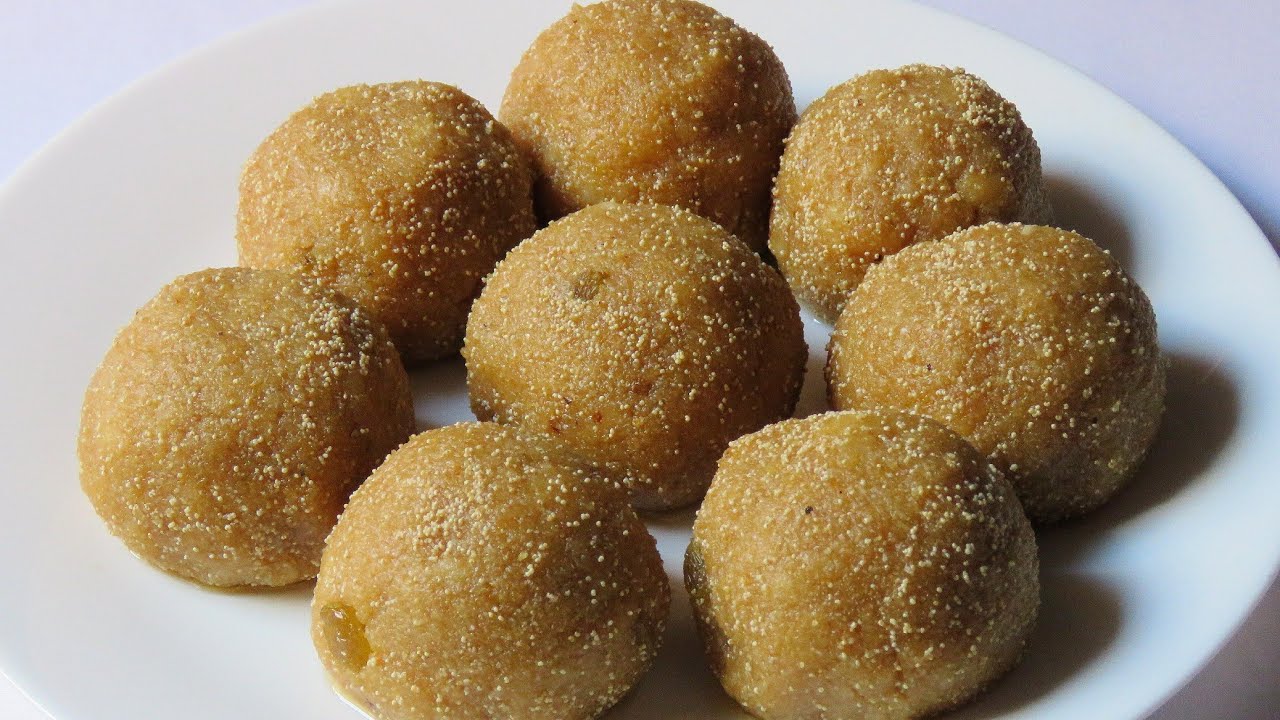आटे और गुड के लड्डू बनाने की विधि | Gud Ke Laddu Recipe - YouTube