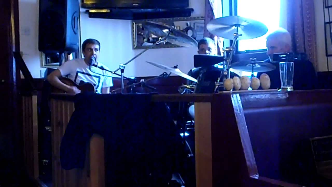 Iain Morrison Ceilidh Band @ Castlebay Bar - YouTube
