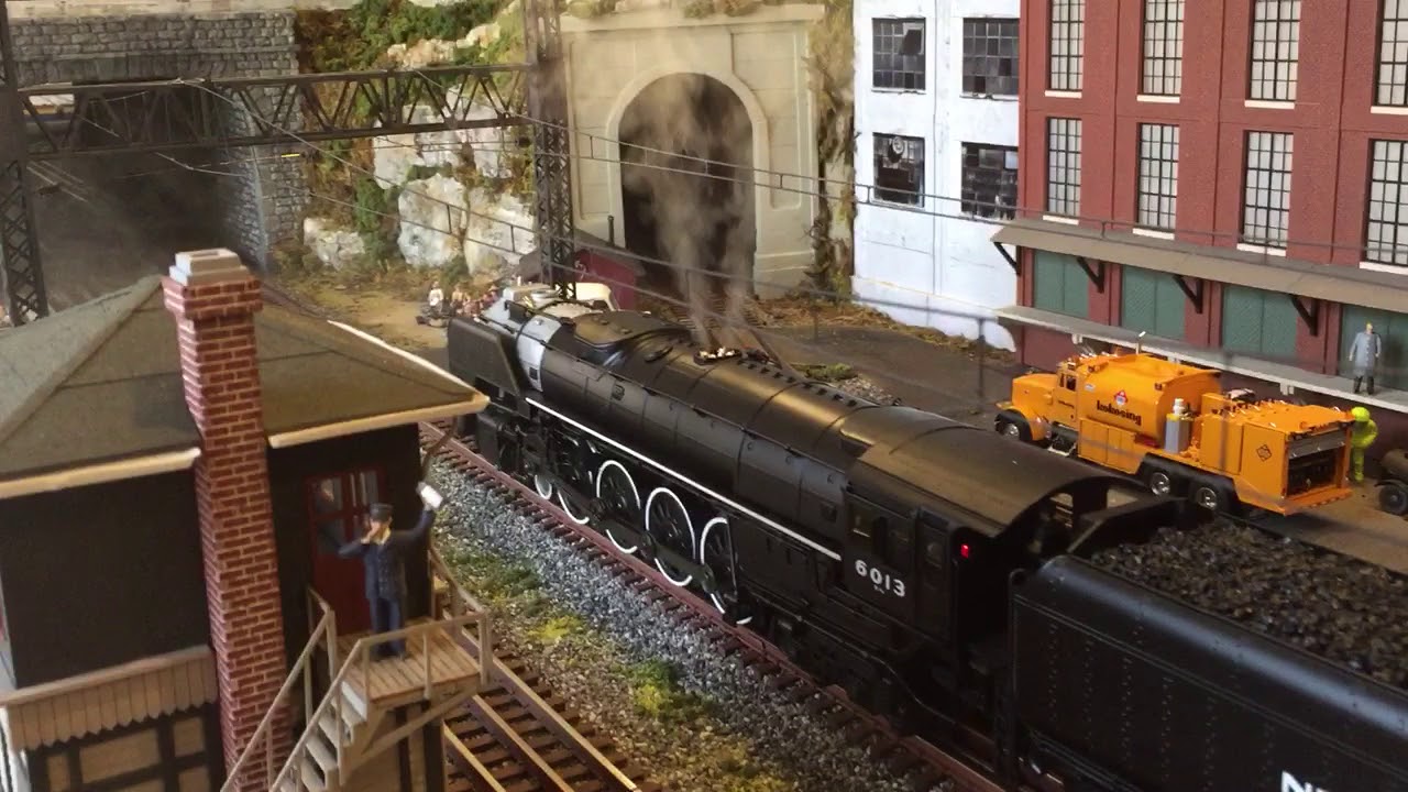 Lionel Vision Niagara Holiday Run Through - YouTube