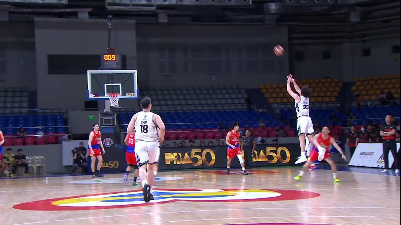 DJ Mitchell’s BUZZER-BEATER FOUR for Blackwater vs. Phoenix in 3Q 😱 ...