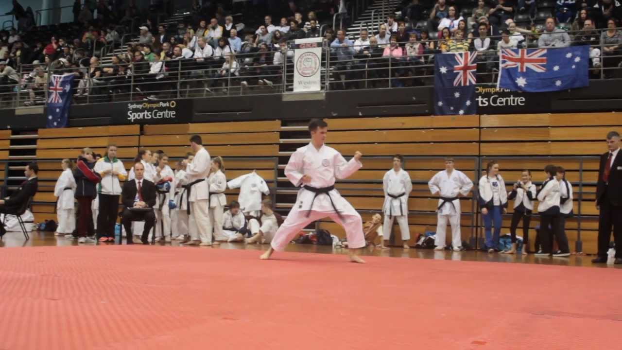 Kata Kanku Sho - GKR Karate World Championships 2013 - YouTube