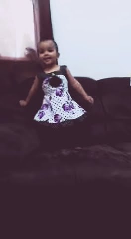 Meerab Dancing...😍 Jumping on tha Bed😍😘😘 - YouTube