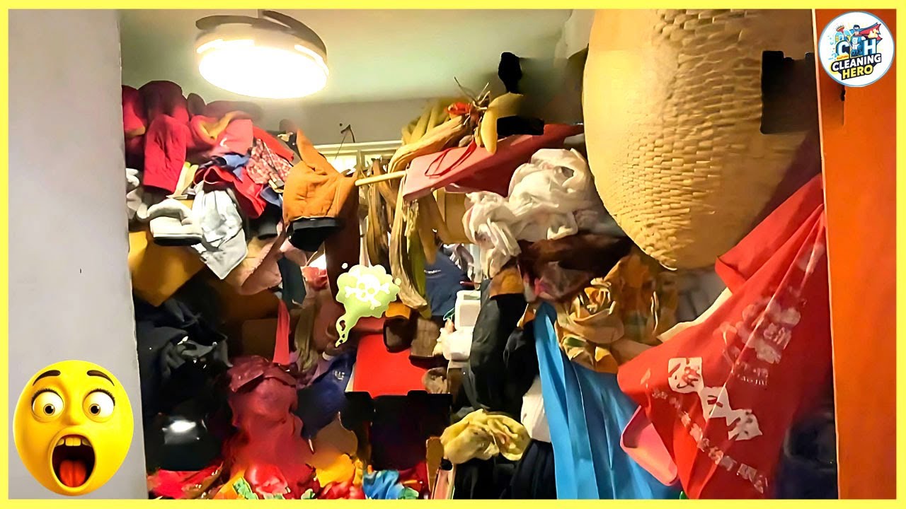 🏚️ Shocking Cleanup: Inside a Trash-Filled Home with 🗑️ Mountains of ...