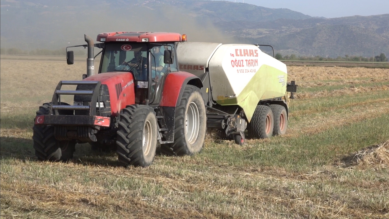 Case IH Puma 175 CVX & Claas Quadrant 3200 - YouTube