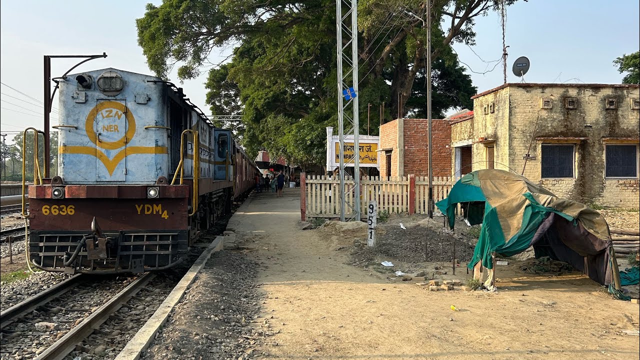 INDIAN RAILWAYS - NANPARA - MAILANI Morning Passenger departing Nanpara ...