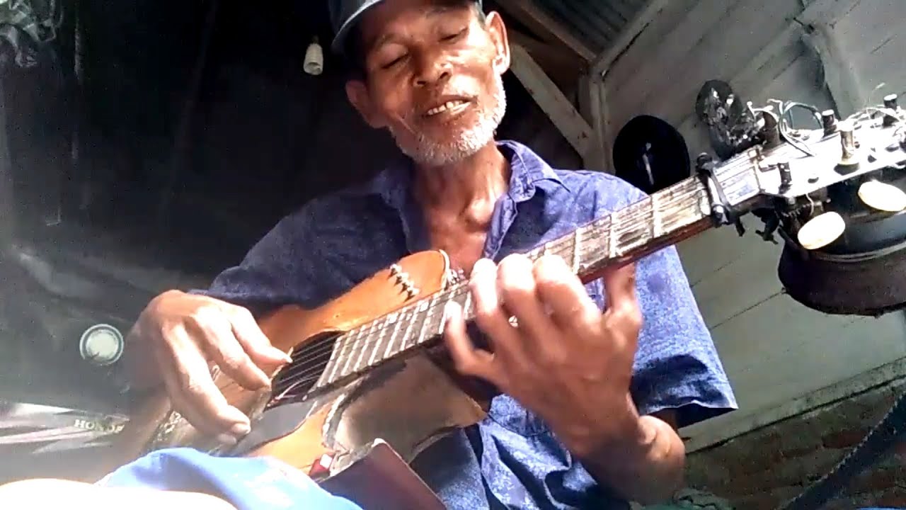 Instrumen Gitar Clasik Pengamen Tua - YouTube