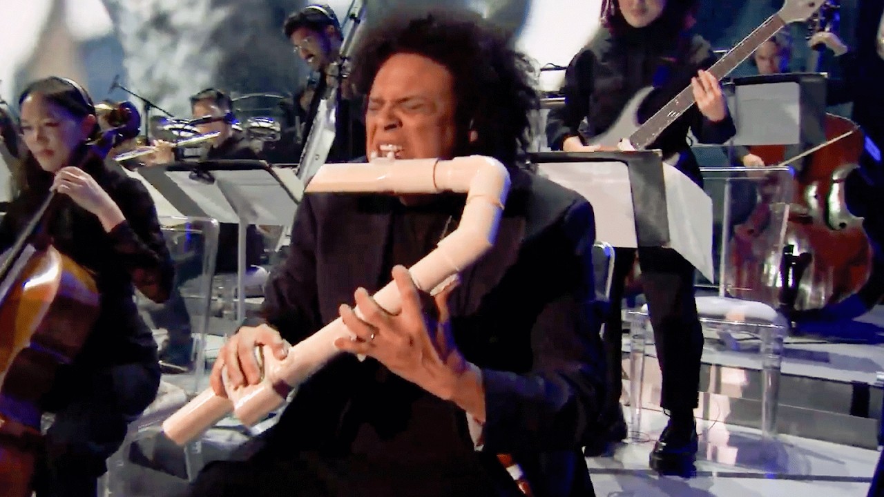 Flute Guy Goes Hard - The Game Awards 2025 - YouTube