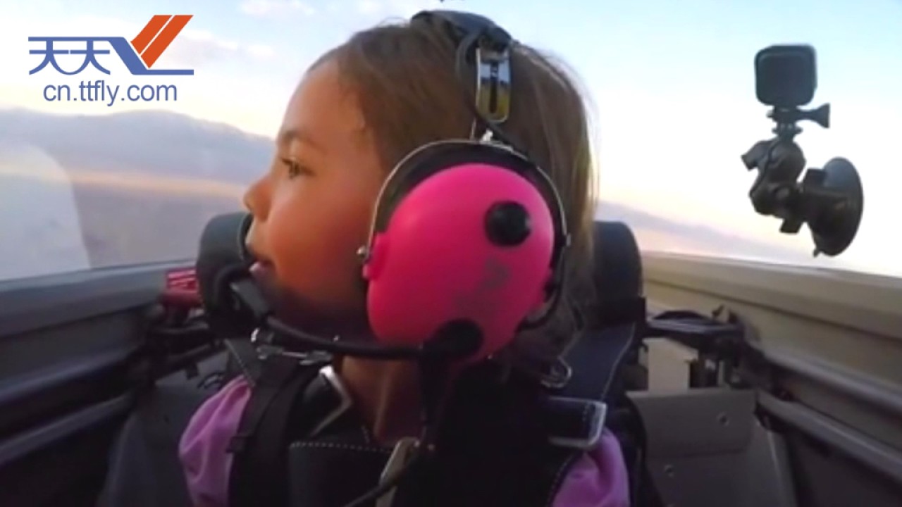 Brave little girl fly an airplane - YouTube