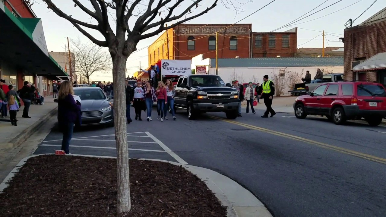December 2016 Winder GA Christmas parade part 2 - YouTube