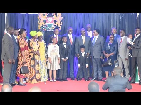 Ababu Namwamba HUMONGOUS FAMILY cracks up President William Ruto during ...