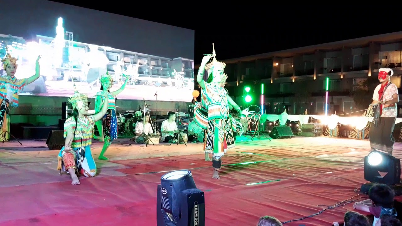 Menora traditional Thai dance - full length - live @ new years eve 2019 ...