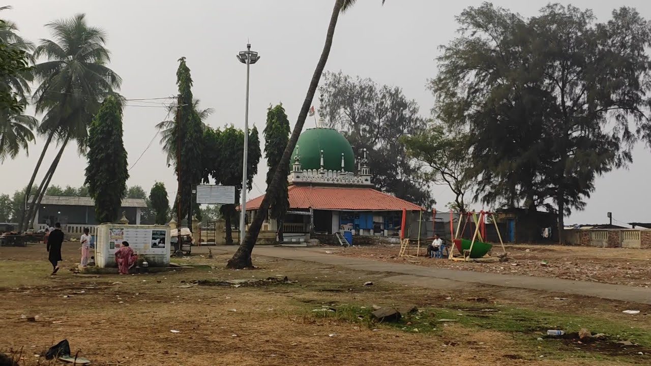 Uran Vlog : Dargah | Beach | Picnic Spot - YouTube