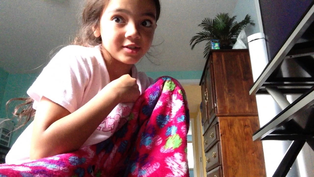 Charlie Charlie challenge on roblox - YouTube