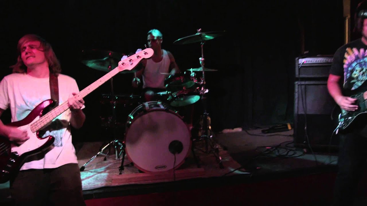 Jesus and the Sputnik 9 - Dream Creature (live at the Sail inn) - YouTube