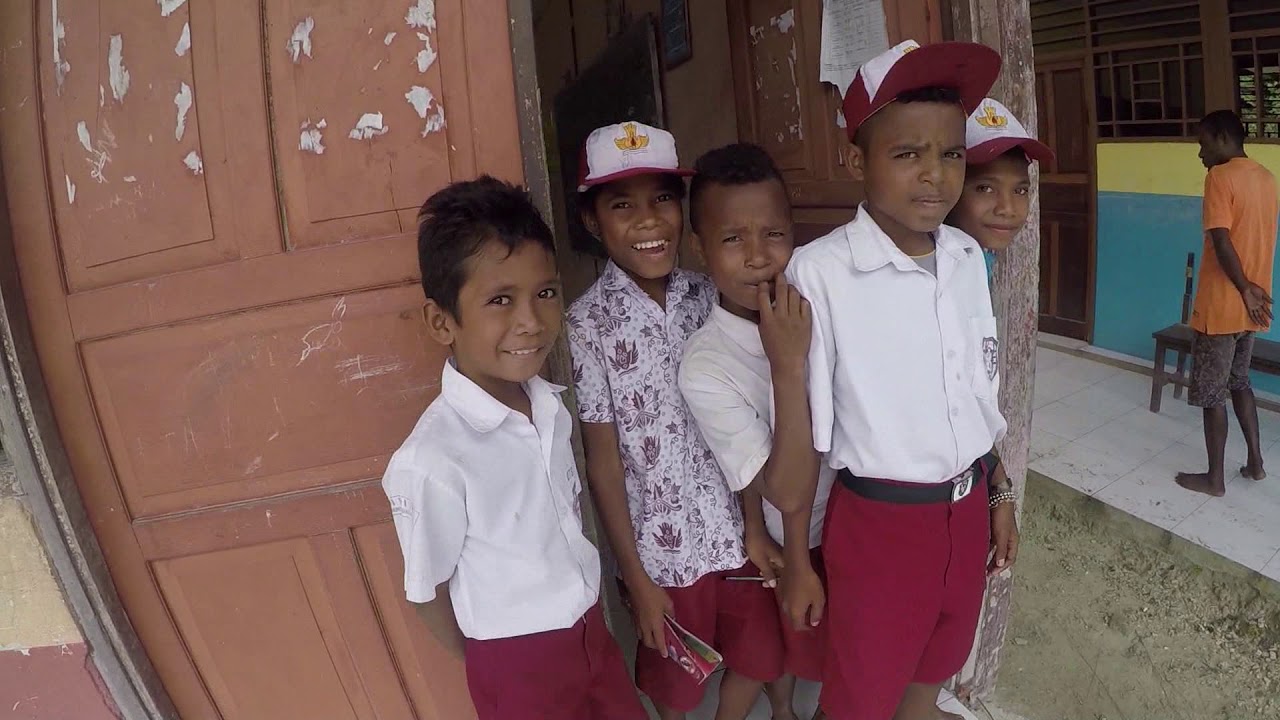 School on the island of Owi in Papua (indonesia) - YouTube