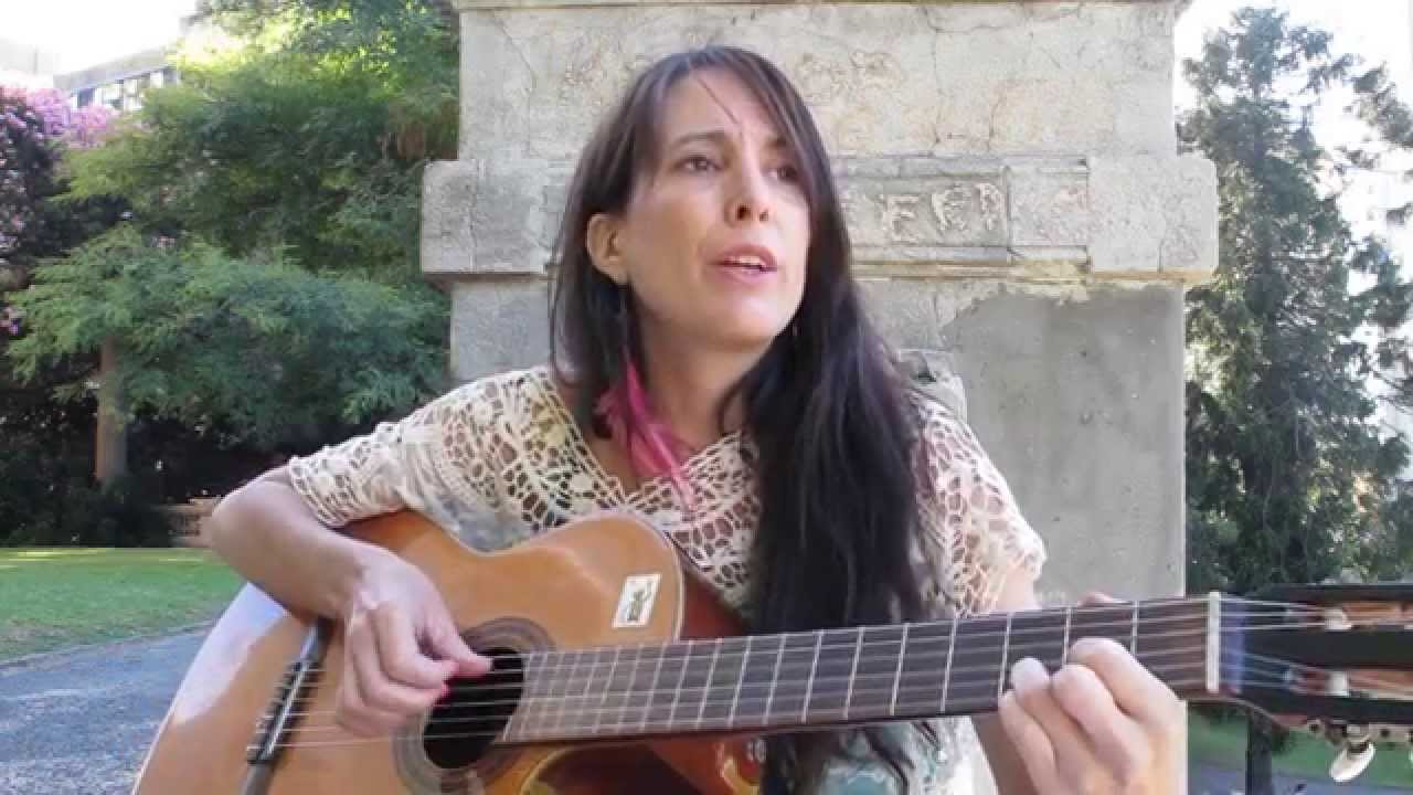 María Constanza (en la plaza). Amor I love you (Marisa Monte). - YouTube