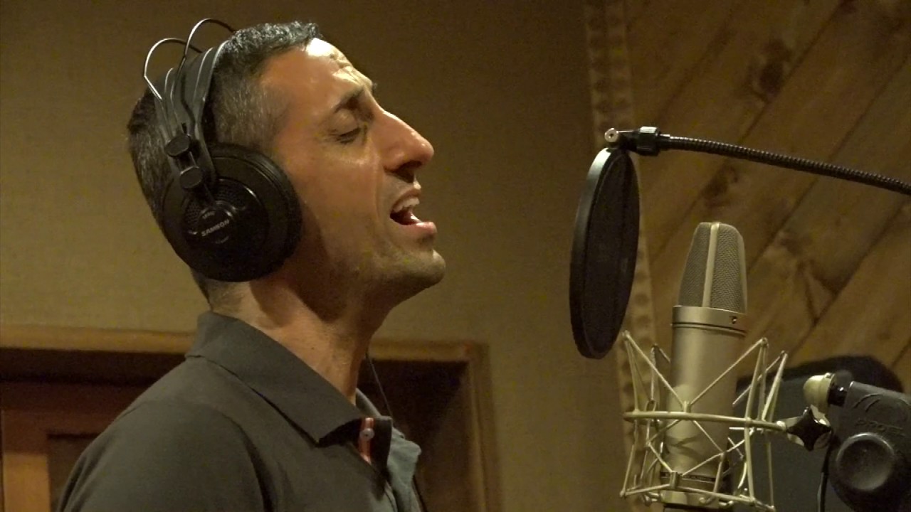 Sal Esposito - In studio di registrazione " STA MUSICA" - YouTube