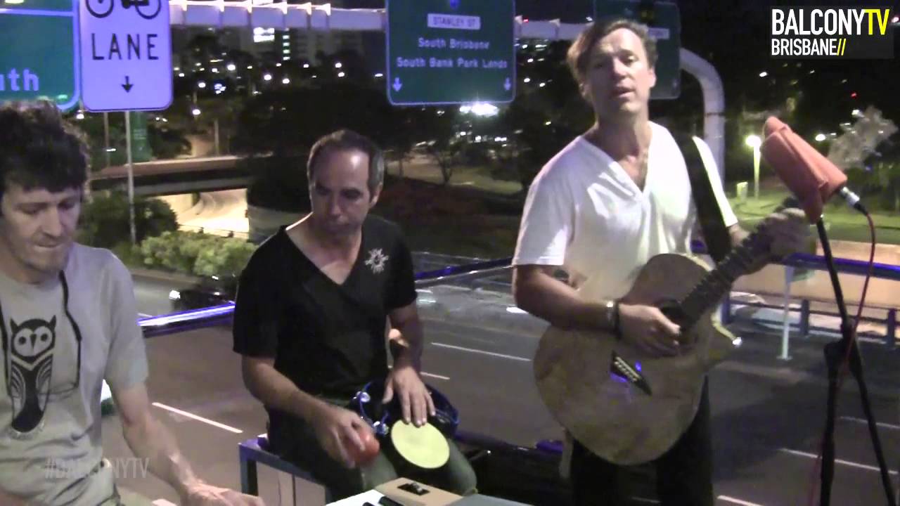 KEVIN WALTON - LIKE THE SUN (BalconyTV) - YouTube