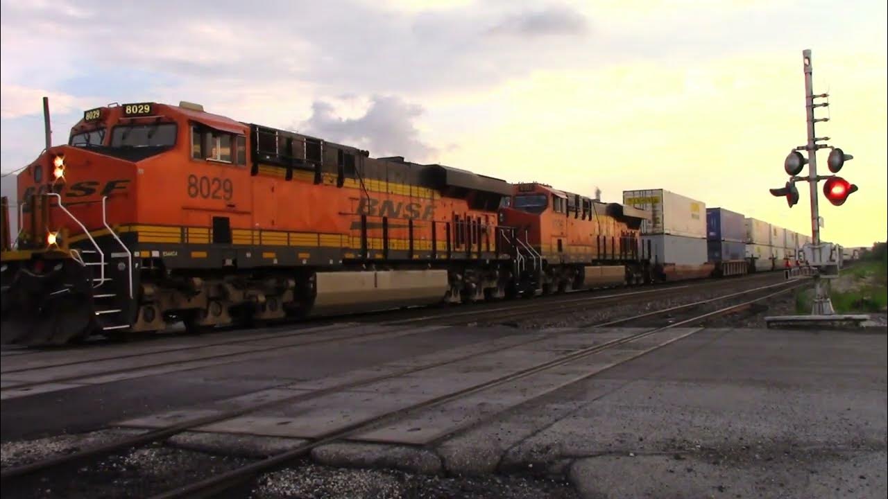 Eastbound BNSF Intemodal Gets the Yellow!!!Mile Post 27.1 on the Chillicothe Subdivision!! - YouTube