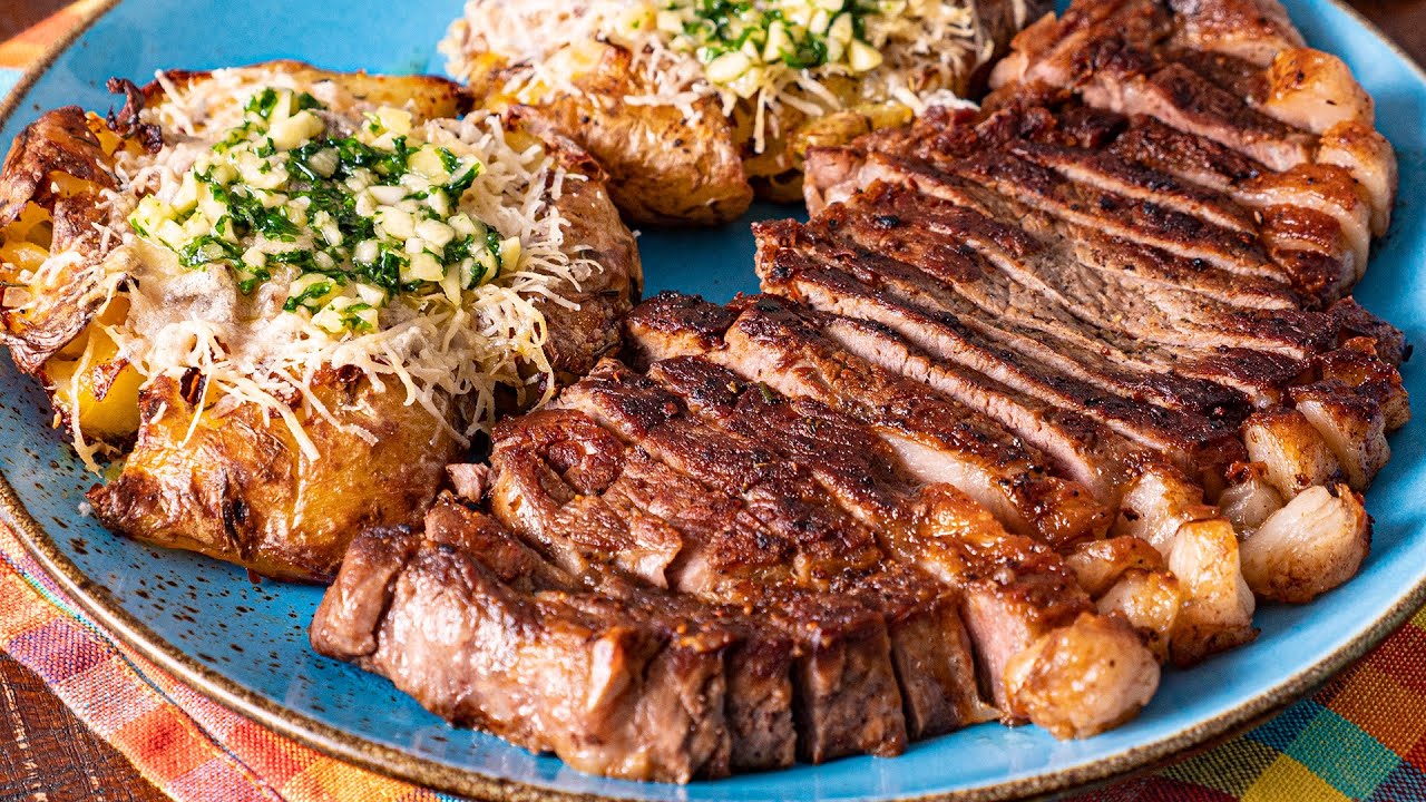 Entrecôte de bœuf et pommes de terre au four - Recettes Vidéo - YouTube