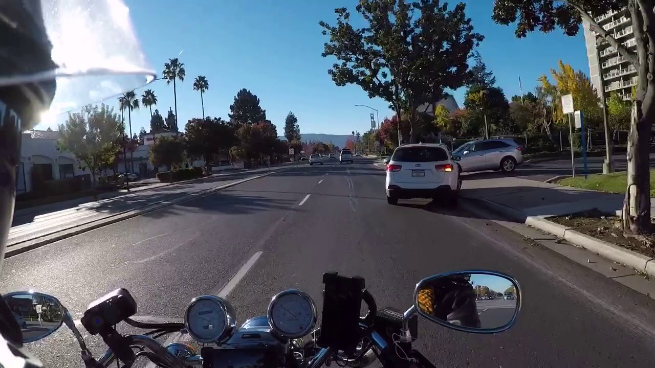 Car cuts off motorcycle - YouTube
