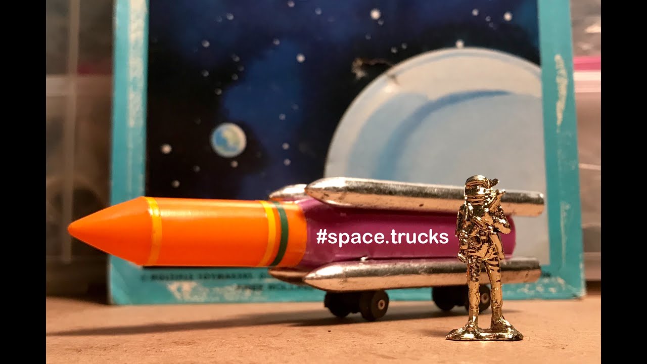Opening TriAng Spacex Golden Astronaut "NOVA ROCKET" with Lik Be Toys ...