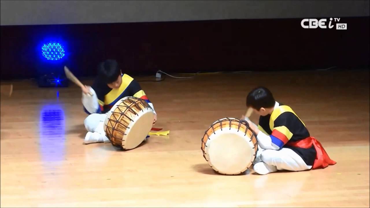 Samulnori 사물놀이의 사본 - YouTube
