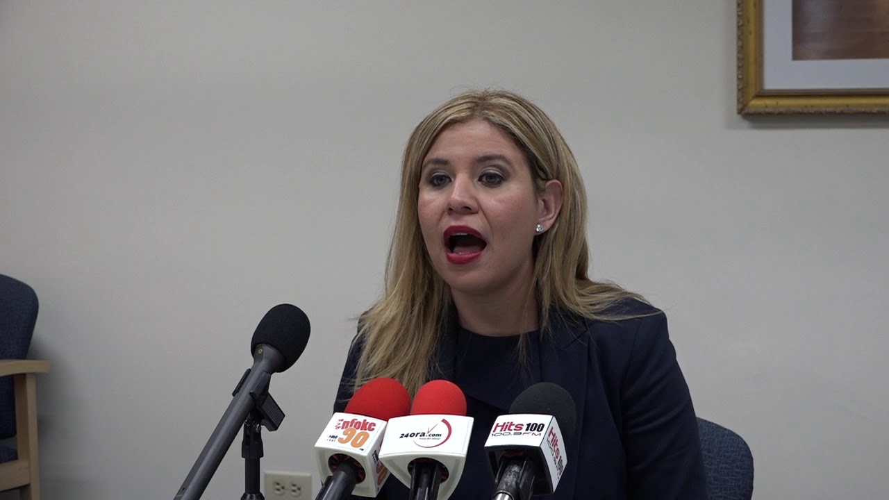 Jennifer Arends Reyes - Rueda di Prensa - 19 di April 2018 - YouTube